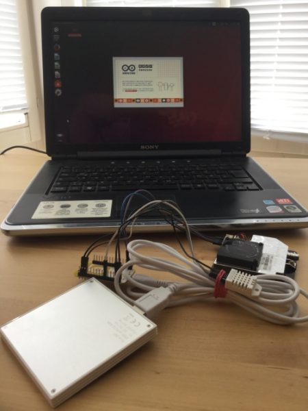 Alles zusammen: Ubuntu-Laptop, Strom per Powerbank und die drei ...